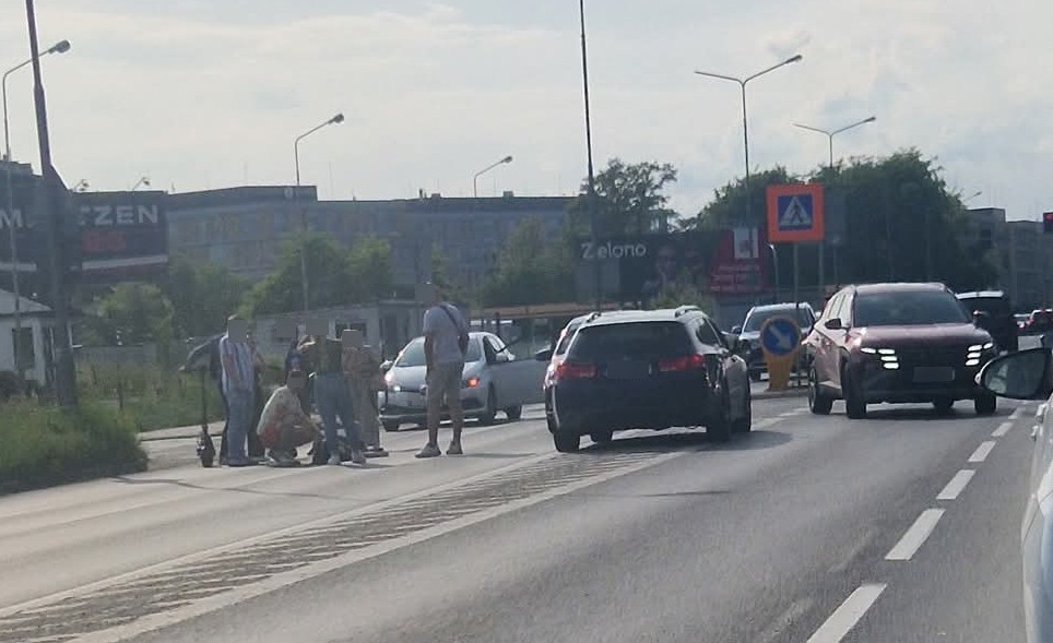 Potrącenie na przejściu dla pieszych w Poznaniu. Trwa walka o życie 32-latki