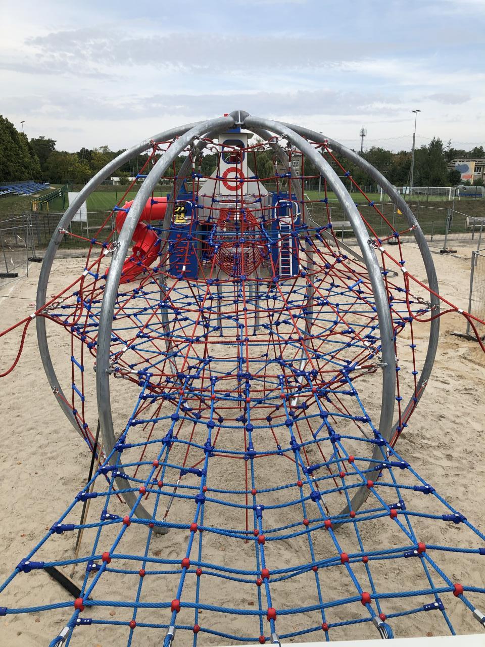 W Poznaniu powstał wielki linowy statek z prawdziwego zdarzenia. W ...